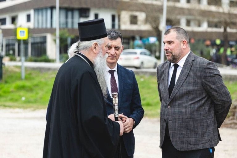 Plaćanje reketa svetosavskom mamonu – Portal Luca